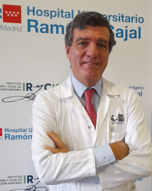 Two professionals from the Ramón y Cajal Hospital, awarded by the Royal ...