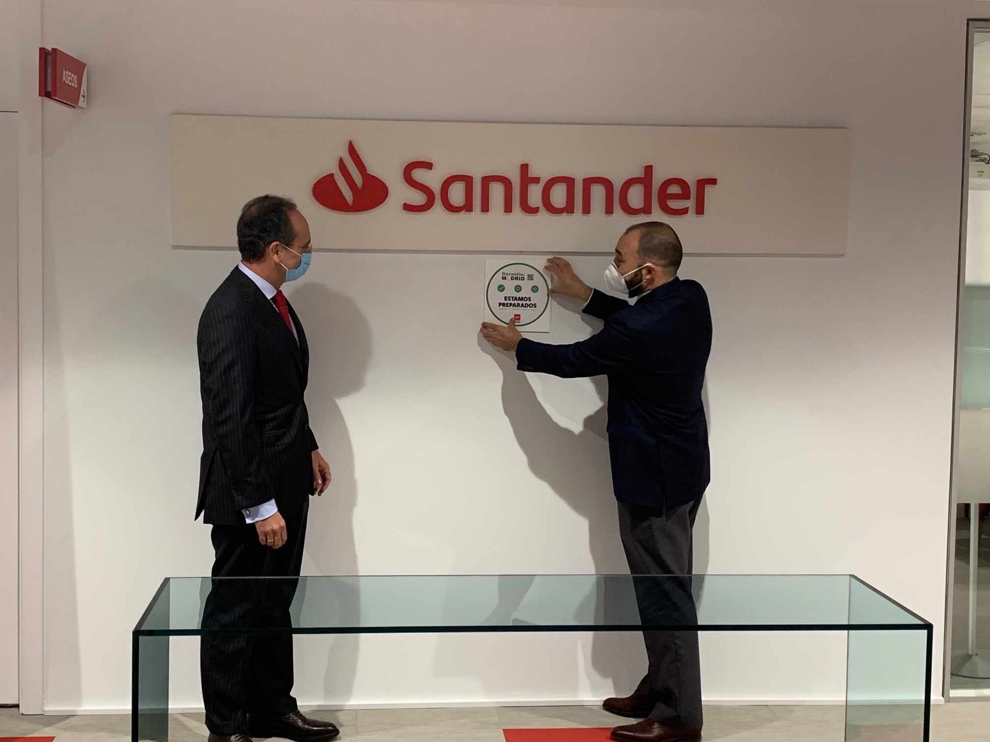 La Comunidad entrega el sello Garantía Madrid al Banco Santander por ...