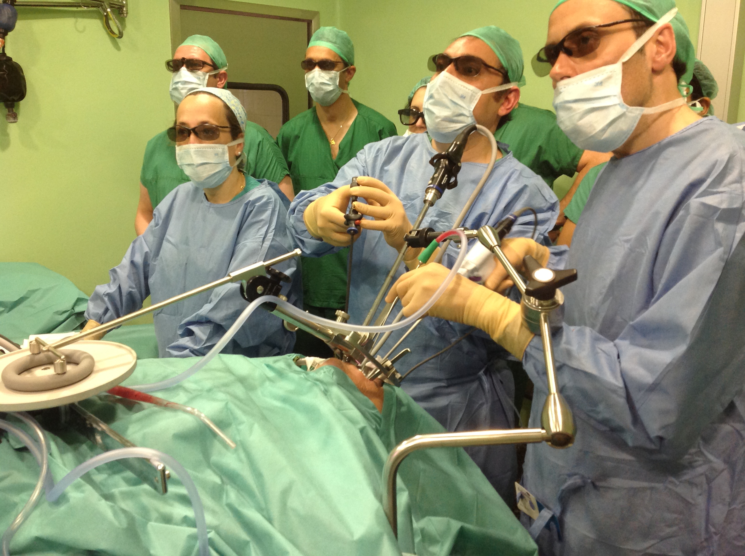 Nueva técnica quirúrgica para el abordaje del cáncer de laringe y ...